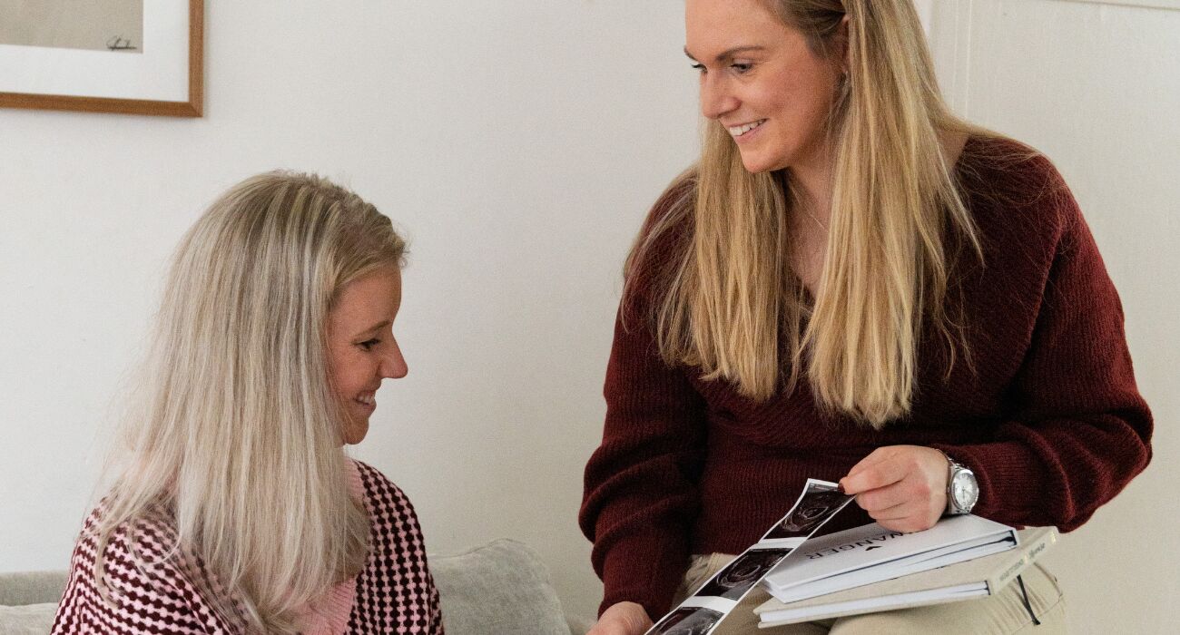 Vriendinnen Sara en Mariëlle bevielen naast elkaar in het ziekenhuis