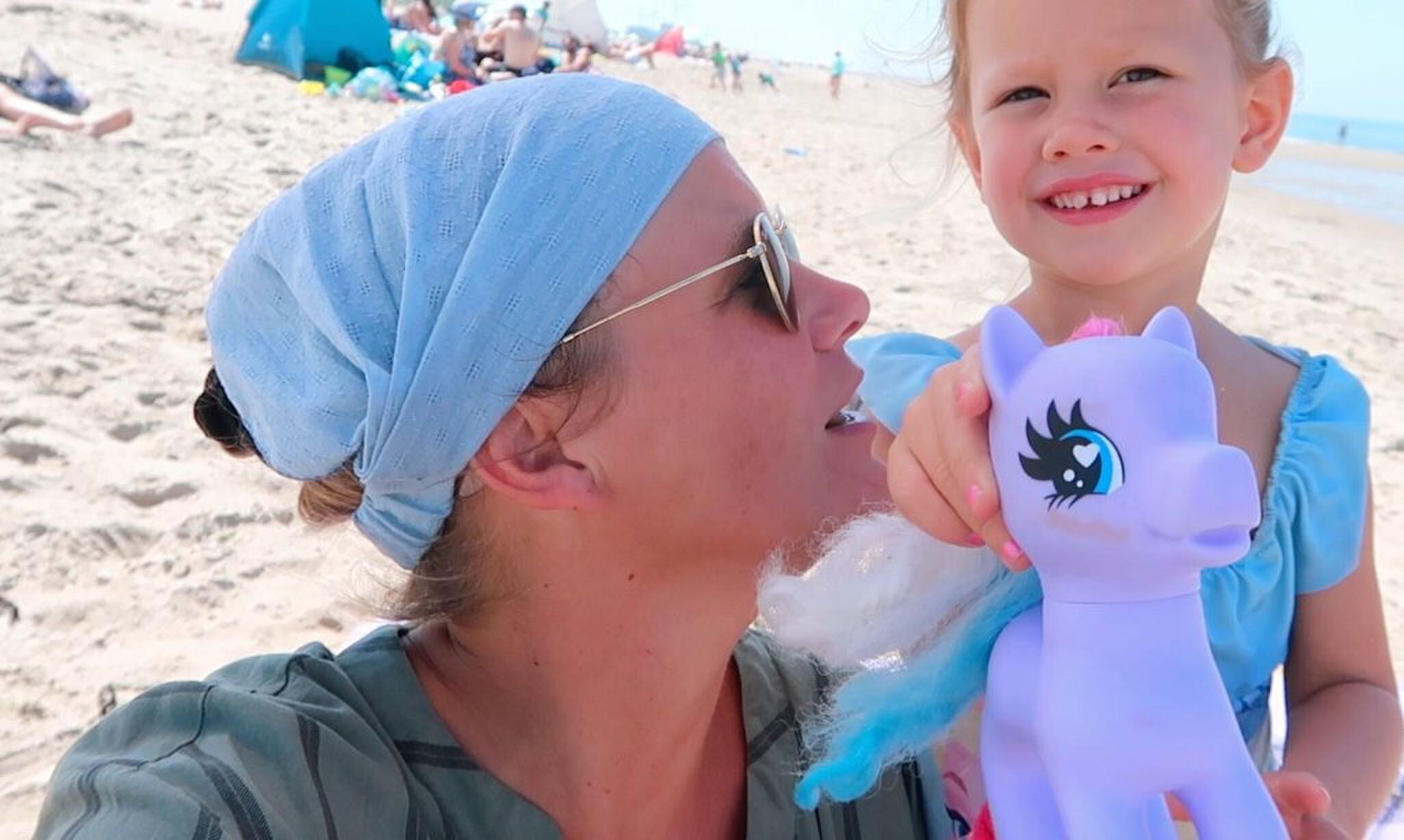 Zó ziet een dagje strand met jonge kinderen eruit
