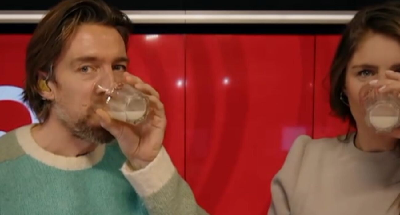 Mattie proeft Mariekes moedermelk op de radio: 'Even bijkomen'