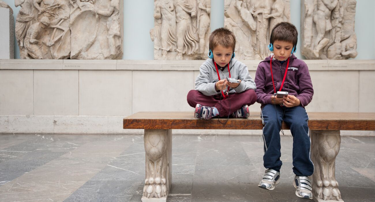 Oeps! Kind bekrast schilderij van 40 miljoen in museum - Kekmama