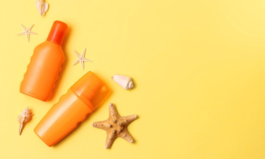 Kind insmeren met zonnebrand: zo doe je dat (en zo liever niet)